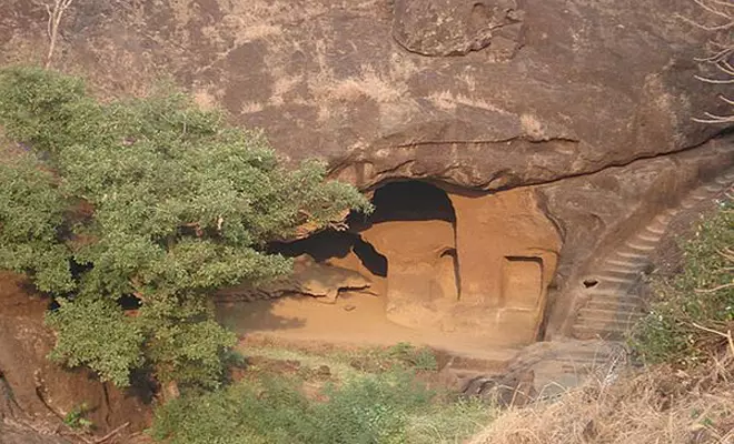 À la poursuite d'un tigre, le Britannique tomba sur une étrange grotte. A l'intérieur se trouvait toute une ville perdue