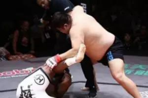 Onye na -ebu agha nke China na -ebibi nnukwu anụ MMA na mgbanaka