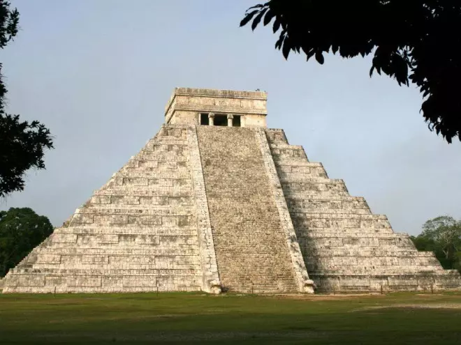 A pirámide da serpe alada resultou ser un modelo do universo: os científicos non poden explicar o coñecemento dos antigos aztecas.