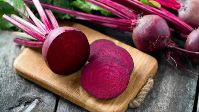 Kedu ka naanị 100 grams nke beets si emetụta ahụ