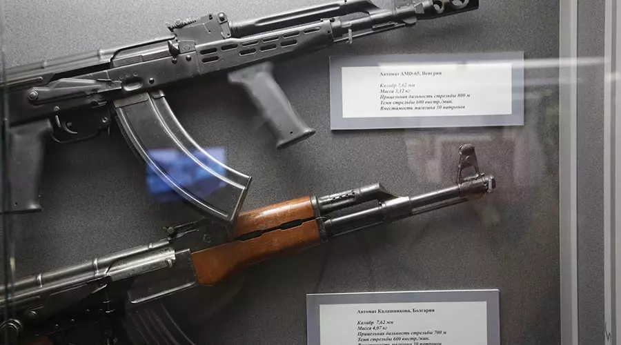 Kalashnikov umpu: ubunjineli genius okanye ikopi nje 5593_2