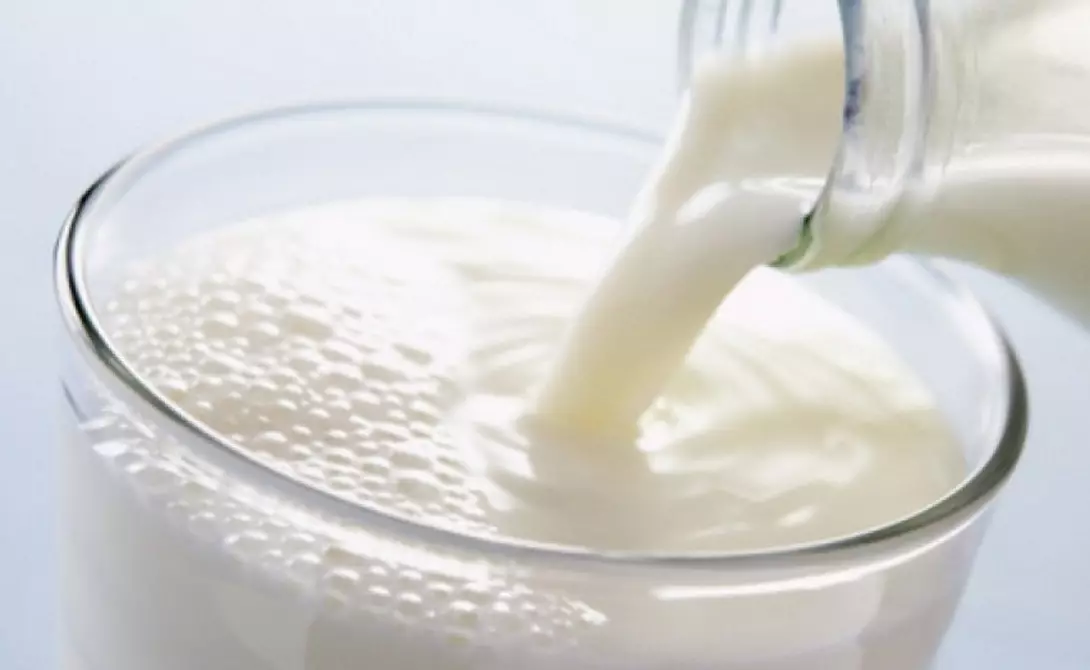 Stivelse Stivelse kan trygt kalles grunnlaget for buljongen til skrupelløse meieriprodusenter. Det legges til overalt. Rømme og smør, cottage cheese, til og med billig kefir - alt er bedre med stivelse.