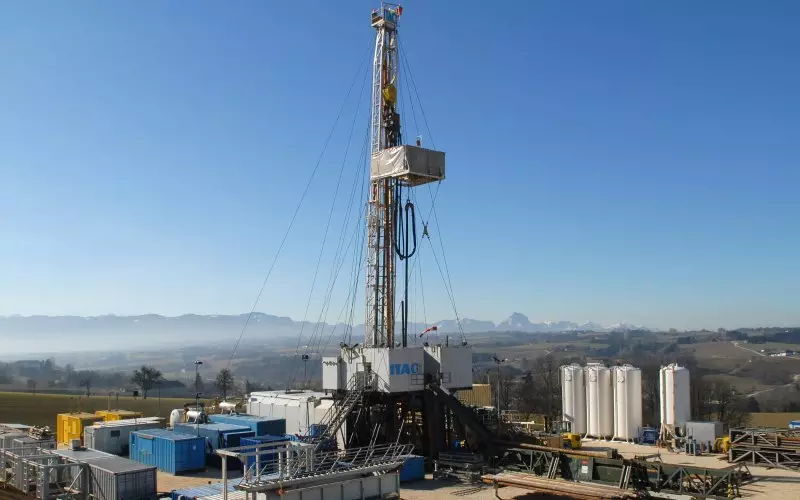 Hauptbohrung (Alemania, 9101 m) Kola putzu ospetsuak ezinezko inpresioa eragin zion Europako publikoari. Herrialde asko hasi dira beren proiektuak putzu ultra sakonetarako prestatzen, baina 1990ean eta 1994an Alemanian garatutako Hauptborung putzua bereizita aipatu beharra dago. 9 km besterik ez dituen marka lortuz, putzu ultra sakon ospetsuenetakoa bihurtu da zundaketen eta datu zientifikoen irekitasuna dela eta.