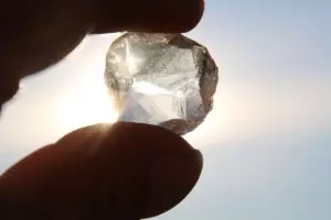 Etranje glas kristal: yon zafè espas ki soti nan dezè Nevada an