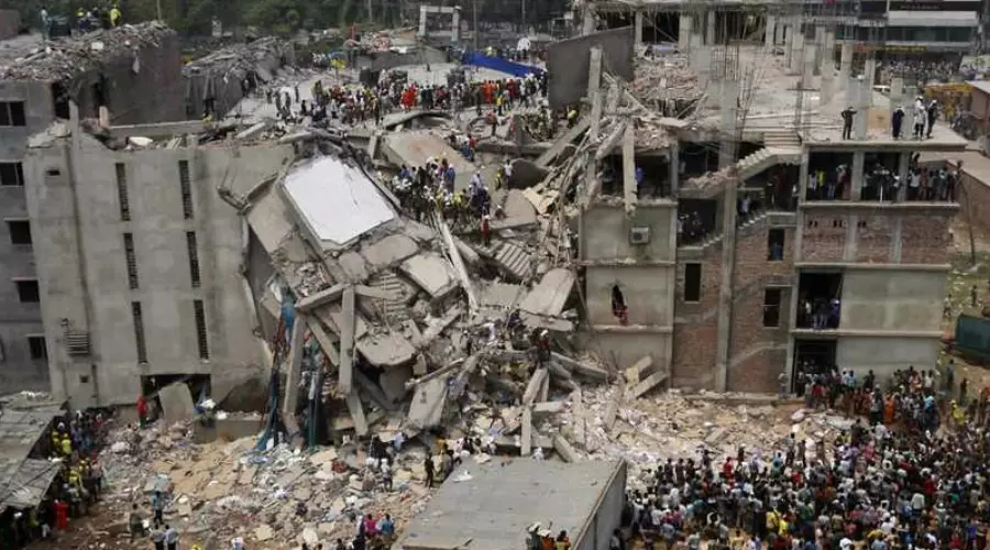 Rana Plaza Bangladesh, 24 April 2013 Ini adalah salah satu bencana terbesar seumpamanya. Orang-orang malang di tingkat atas melihat dengan mata mereka sendiri bagaimana retakan merebak dari bumbung. Pemindahan spontan bermula, tetapi hanya sebilangan kecil yang berjaya melarikan diri. Pada hari itu, 1127 orang kekal di bawah runtuhan selama-lamanya.