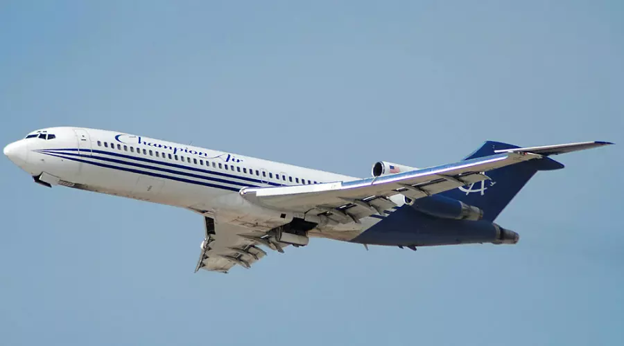 Boeing 727 Die oorgrote meerderheid groot lugrederye gebruik lanklaas Boeing 727. In Amerika sal dit (gelukkig) glad nie werk om met so 'n vliegtuig te vlieg nie, maar buite die Verenigde State is daar 727's. Die laaste botsing van hierdie model het in 2003 in African Benin plaasgevind - alle passasiers is dood. Gemiddeld is daar 1 vliegtuigongeluk vir 2 306 300 vlugure.