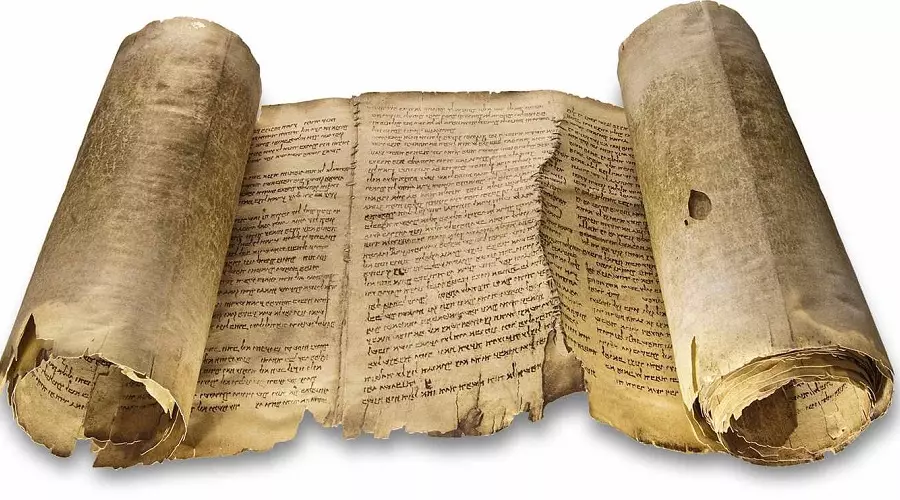 De Dead Sea Scrolls De Dead Sea Scrolls besteane út tûzenen fragminten fan teksten dy't 2000 jier lyn waarden skreaun en waarden fûn yn 12 tichtby grotten yn it moderne Israel. Wa't de Dead Sea Scrolls skreau is faaks it gewelddiedichste wittenskiplike debat, wêryn de Essenes -sekte de liedende ferzje bliuwt. Dizze minsken skreaunen in protte en hâlde manuskripten yn grotten oant it Romeinske leger se út har huzen ferdreau. Mar dizze teory wurdt minder populêr, om't bewiis is fûn dat de boekrôle earne oars nei dit plak waard brocht.