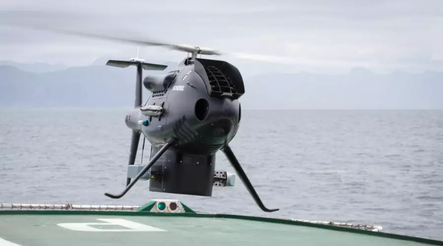 S-100 Camcopter Die Australiese maatskappy Schiebel het sy onbemande helikopter in 2005 bekendgestel, maar tot dusver het dit glad nie sy relevansie verloor nie. Die S-100 Camcopter kan groot vyandelike groepe op 'n ontoeganklike afstand opspoor en word meestal as 'n verkenner gebruik. Hierdie skroefkind het egter ook "tande".