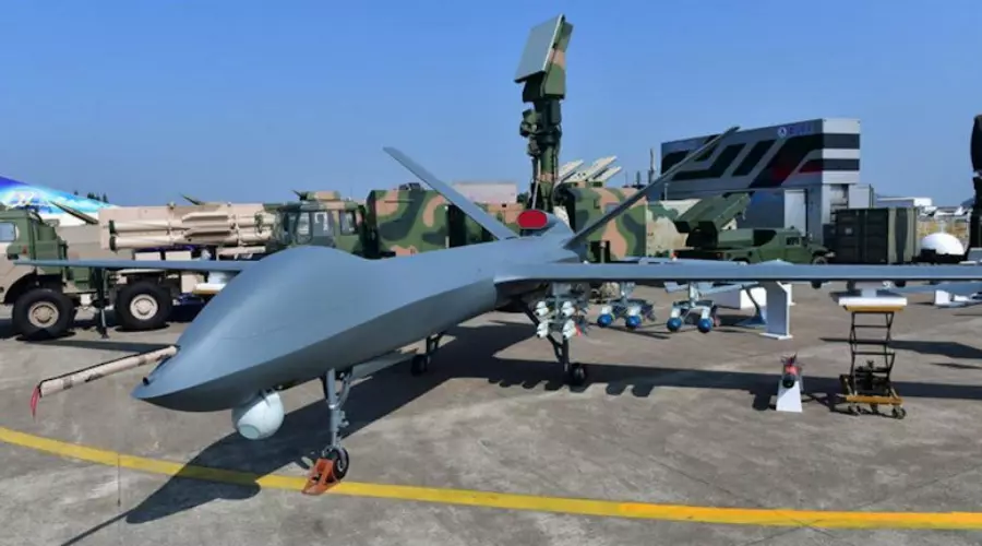 CH-5 Chinesesch Entwécklung, déi e modifizéierten Klon vum amerikanesche "Reaper of Death" genannt ka ginn. D'UAV gouf vun der militärescher Gesellschaft China Aerospace Science and Technology erstallt a gouf schonn a Kampfbedéngungen getest. D'Dron ass mat zwou neien Zorte Munitioun ausgestatt (déi nach net bekannt sinn) an e Laser Féierungssystem.