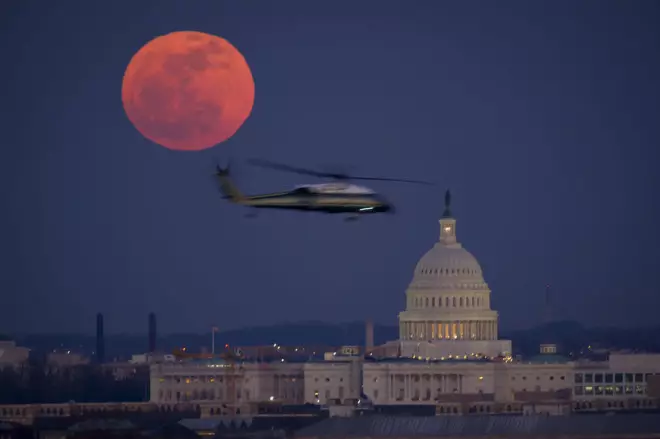 Supermoon ẹjẹ-buluu han lẹẹkan ni gbogbo ọdun 150 ati pe yoo ṣẹlẹ laipẹ. Kini itumo iyalẹnu tumọ si?