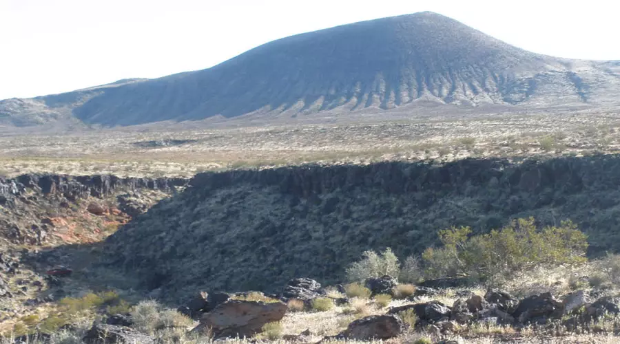 Cráter Logancha Un pequeño cráter (de solo 22 kilómetros de diámetro) se encuentra en el territorio de Krasnoyarsk. Los glaciares y los procesos geológicos han deformado su estructura, por lo que los investigadores descubrieron el cráter hace solo treinta años.