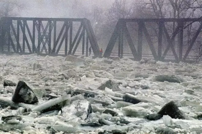 ¿Qué sucede cuando un ciclón de hielo golpea un río?