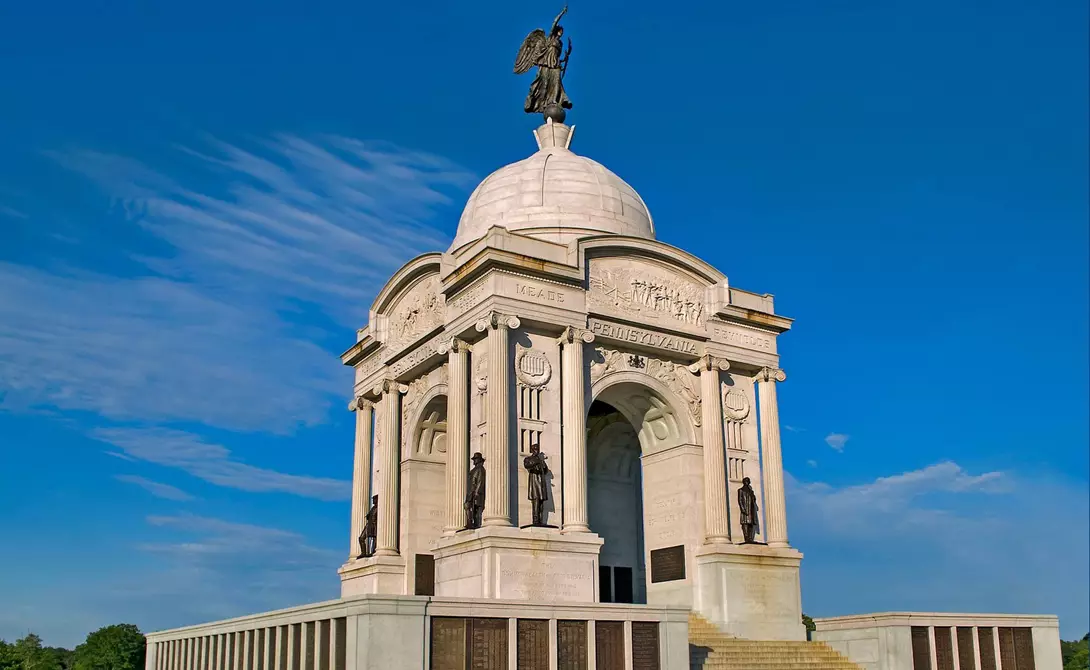 Gettysburg National Military Park Gettysburg, VS Het War Park Memorial is gewijd aan de bloedigste en hevigste strijd van de Amerikaanse burgeroorlog - het was hier dat de uitkomst van de confrontatie tussen het noorden en het zuiden werd beslist.