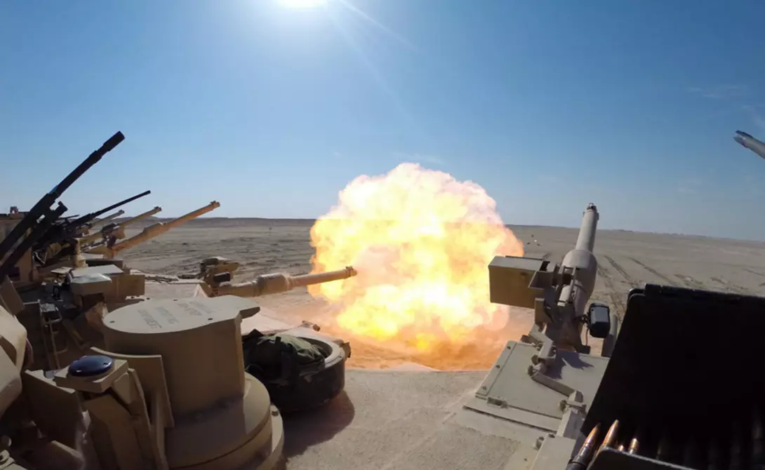 Bukeng ea hae Heavy Metal: A Tank Company's Battle to Baghdad, Major General Jason Conroy o hlalosa ntoa ea M1 Abrams khahlano le li-T-72 tse supileng tsa Soviet: koloi ea Amerika e ile ea tsoa ntoeng ntle le tšenyo e nyane, ea thunya sera hoo e batlang e le ntlheng sebaka se se nang letho.