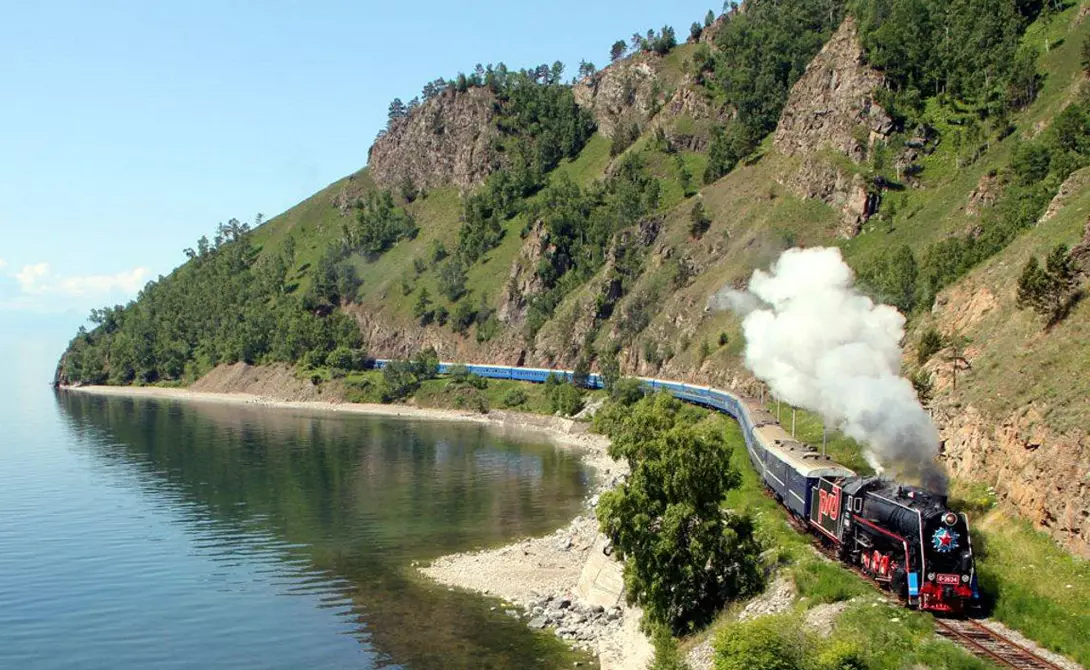 Baikal Line In 1991 werd de aanleg van een zijlijn op de Baikal-Amur Main Line voltooid, waardoor het meer gemakkelijk te bereiken was. Deze route is enorm populair bij reizigers - de omringende natuur is vooral goed in de zomer.