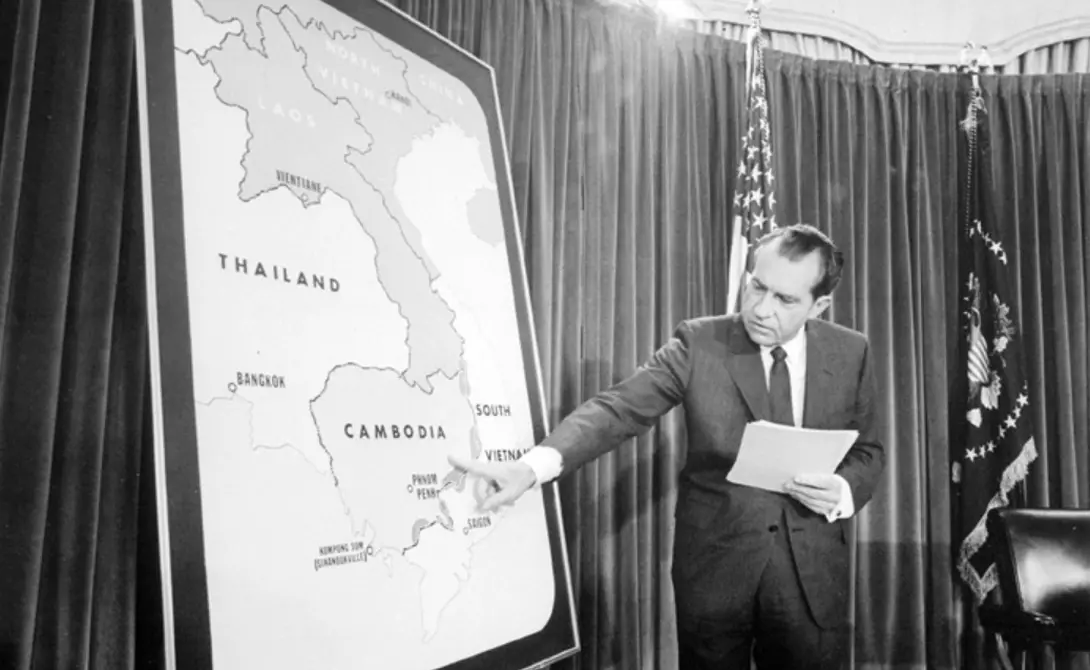 Președintele Nixon cu o hartă a Cambodgiei, 1970