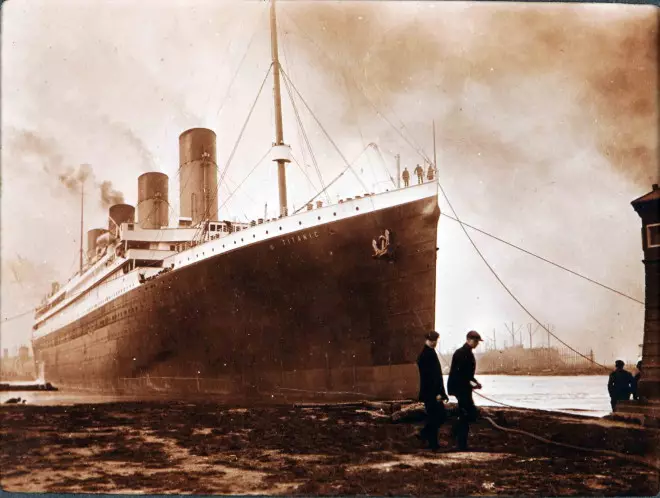 Tại sao Titanic thực sự chết đuối: tảng băng trôi không đáng trách