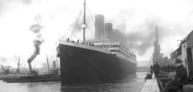 Titanic_in_Southampton_public_domain-702x336