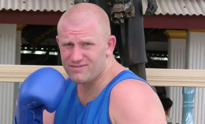 Airborne bear sent heavyweight out of the ring in 30 seconds