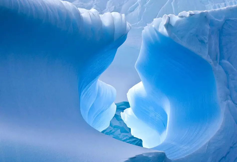 Cueva de nieve, Antártida