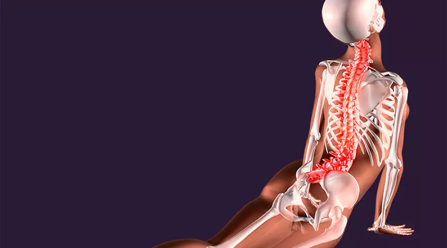 Controle abdominal Deite-se no chão com as pernas ligeiramente dobradas na altura dos joelhos e os braços repousem livremente ao longo do tronco. Observe sua respiração, não deve haver atrasos. Contraia o abdômen por 5 segundos, depois relaxe e repita. No total, você precisa fazer 15 repetições.