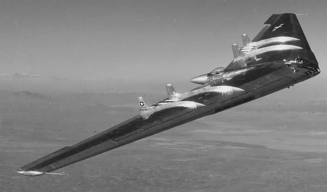 Speċifikazzjonijiet YB-49 Ekwipaġġ: 6 persuni Magni: 8 x Allison J35-A-15, 1800 kg Wingspan: 52.4 m Tul: 16.2 m Erja tal-ġwienaħ: 372 m² Piż tat-tluq: 96,800 kg Veloċità massima: 930 km / h Medda: 8700 km