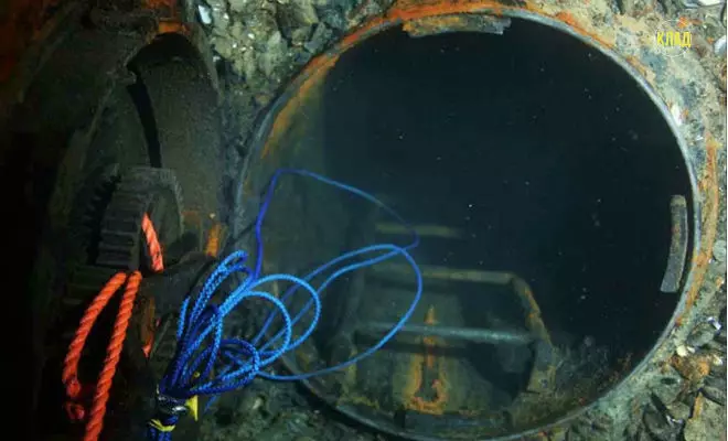 Taucher öffneten die Luke und betraten das versunkene U-Boot L-24: Video 682_1