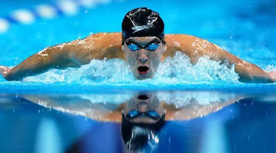 Schwimmen Michael Phelps, der kürzlich mit dem Weißen Hai konkurrierte, bleibt der unübertroffene Schwimmrekordhalter. Aufgrund von Phelps 28 olympischen Goldmedaillen, die einfach keine Chance lassen, seinen Rekord für zukünftige Athleten zu brechen.