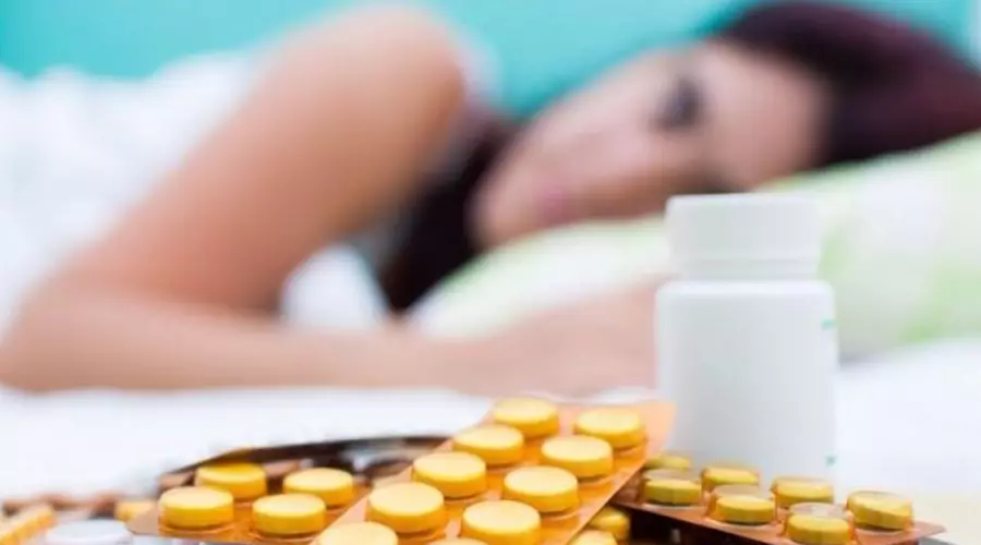 Ngaba ama-antihistamines ayabandezeleka? Yeka ukusela. Ngaphandle koko, uqinisekisiwe ngefuthe elisecaleni, ngaphezu koko, alithandeki kakhulu. Lungiselela ukubona izinto ezingekhoyo, imigraines, kunye nesicaphucaphu esiqhubeka ixesha elide.