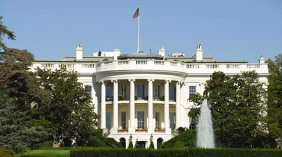 White House The White House security system is one of the most advanced on Earth. Even an iron fence, which looks like just a decorative ornament, is not so simple and can withstand a ramming blow even from a tank. The entire territory of the mansion, including the airspace, is constantly scanned.