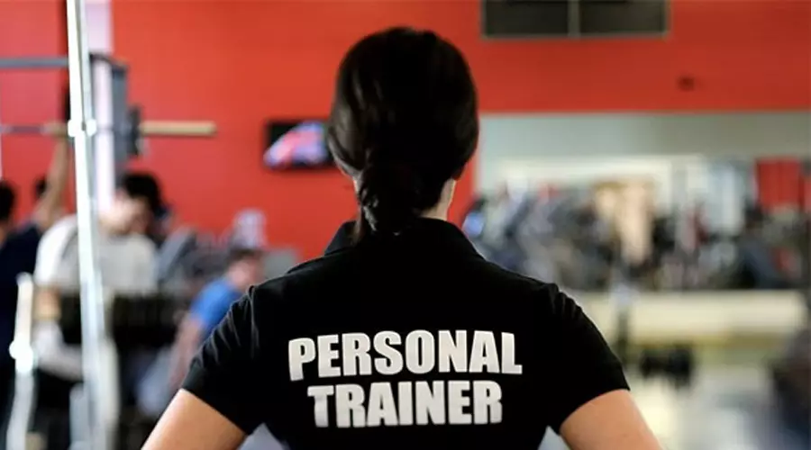 Personal Trainer Curieusement, les gens préfèrent embaucher quelqu'un juste pour être supervisé. Et depuis que l'Organisation mondiale de la santé a récemment annoncé que l'obésité est une épidémie mondiale, les entraîneurs personnels ne manquent pas de travail.