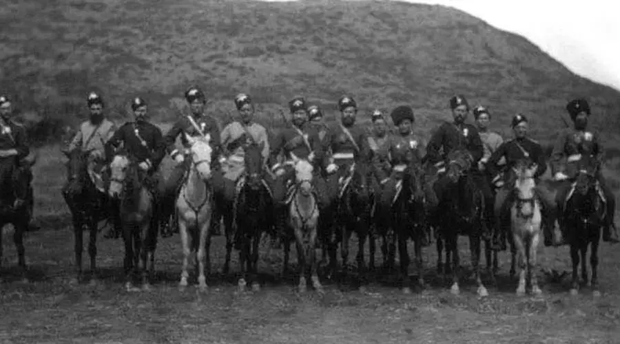 Fort "New Moscow" French Somalia Mu 1889, gulu lina la Nikolai Ashinov linafika kudera la French Somalia. A Cossacks adatenga linga lomwe latsalalo, nalitcha kuti "New Moscow" fort. A French odabwitsawo adalonjeza Arshinov kuti atuluke, koma adayankha nthumwizo ndi mfuti. Tsoka ilo, pambuyo pake Alexander III, m'makalata ake ndi Paris, sanagwirizane ndi ntchito zosaloledwa ndipo a Cossacks adathamangitsidwa mokakamizidwa.