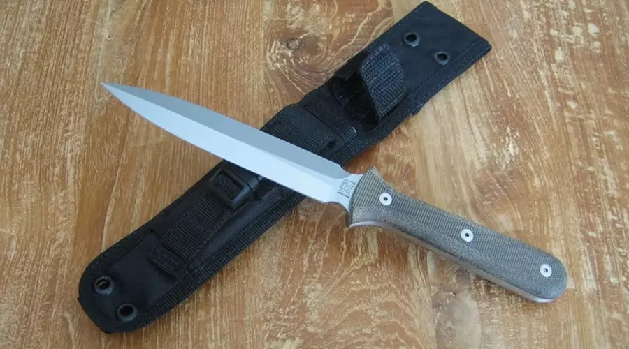 IPro Tech Elite Combat Dagger Empeleni, lo mmese awusebenzi ngokusemthethweni nebutho laseMelika. Kodwa-ke, nguyena othanda ukuthenga amasosha akhethekile ngemali yakhe - yenziwa nguWalter Brand uqobo, omunye wabakhandi bezibhamu abaphambili emhlabeni.