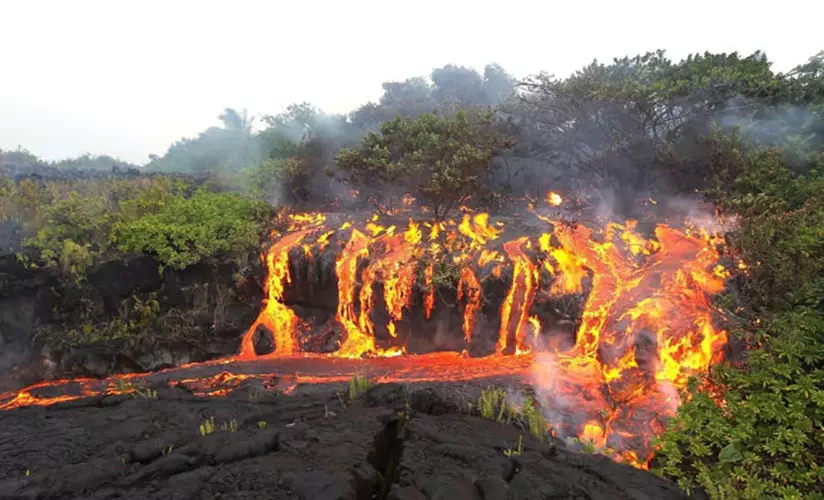 Infernal Lavopad Iri soko ryumuriro risa nigishushanyo cya Divine Urwenya rwa Dante Alighieri. Ubushyuhe bwa lava buri hejuru cyane kuburyo guturika kwukuri iyo uhuye namazi.