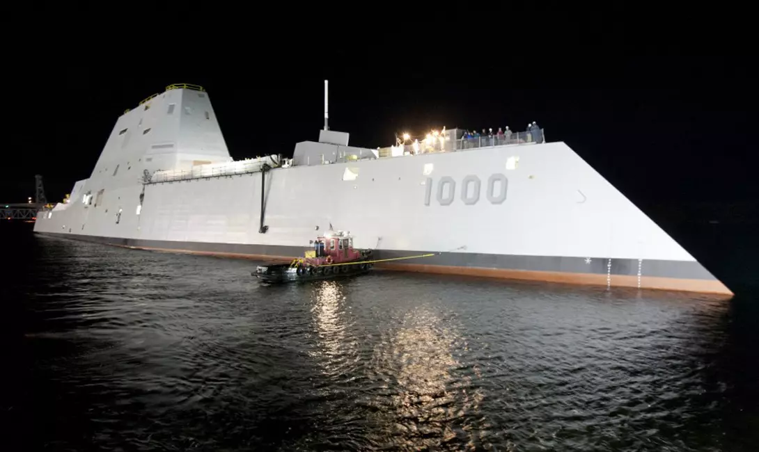 USS Zumwalt Mutengo: $ 7 bhiriyoni Iyo advanced automation system yakaiswa paUSS Zumwalt yakaderedza saizi yechikwata kusvika padiki. Yakarongedzwa kusvika pamuromo pamwe neazvino zvigadzirwa zvehunyanzvi, Zamwalt inofanirwa kuve huru yehondo yeUS kumakumi mashoma anotevera makumi emakore - kana, zveshuwa, bhajeti yacho yakakwana.