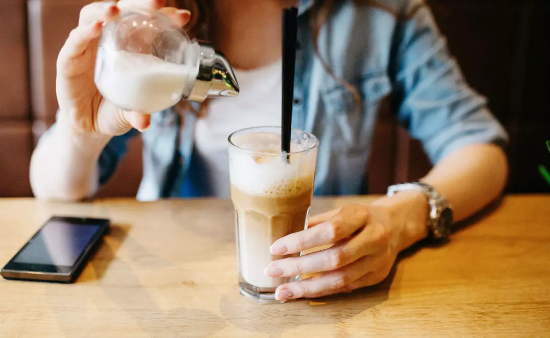 Die meeste suiker (ongeveer 75%) kom uit verwerkte en voorverpakte voedsel en drank. Die res voeg ons by tee, koffie en produkte wat ons self berei.