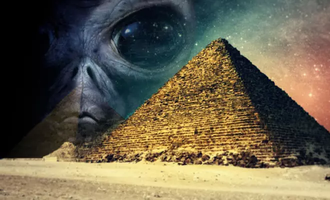 Mimozemšťan nalezený v egyptské pyramidě