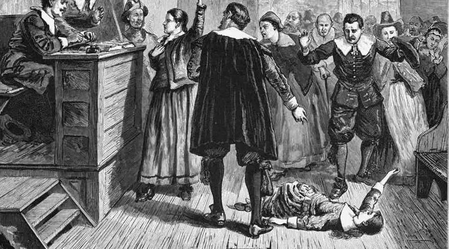 Bridget Bishop Ünlü Salem cadı davası bu kadınla başladı. 1692'de Bridget aynı anda iki tavernaya sahipti, kışkırtıcı kıyafetler giyiyordu ve daha sonra ortaya çıktığı gibi boş zamanlarında büyücülükle uğraşıyordu. Bridget'in evinde yapılan aramada, hasar görmüş, iğnelerle süslenmiş bebekler buldular. Biri yakın zamanda ölen bir adamı tasvir etti - Salem halkını hayrete düşüren bir kanıt. Duruşmada, Bridget son derece küstah davrandı ve bu da onu hızla idama götürdü. Kanlı gösteri toplumda kitlesel bir histeri saldırısına neden oldu - kısa sürede 70 "cadı" daha tehlikeye girdi.