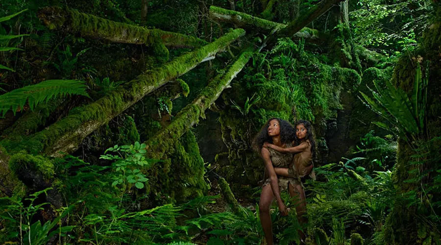 Kamala y Amala India El reverendo Joseph Singh descubrió a dos niñas en una cueva de lobos. Corrían a cuatro patas y eran los menos humanos del mundo. José logró engañar a las salvajes a la gente y las entregó a un orfanato, pero esto no fue a su favor. Las hermanas no hablaron y no mostraron interés por la gente. La menor, Kamala, vivió hasta los 17 años, la mayor murió seis meses después de ser capturada.