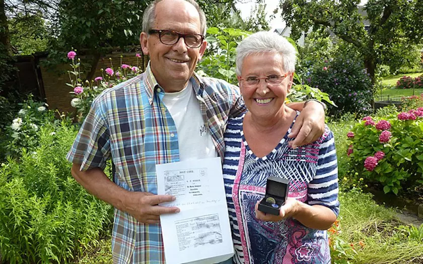 Balva ir atradusi savus varoņus.Tiek uzskatīts, ka Vinklera pastkarte ir vecākā vēstule pudelē pasaulē. Pašreizējais Ginesa rekorda īpašnieks jūrā pavadījis 99 gadus. Tas tika izlaists 1914. gadā līdzīga zinātniskā eksperimenta ietvaros, un zvejnieki to noķēra 2013. gadā. Ieraksta apstiprināšana vēl nav apstiprināta. Bet Winklers savu balvu jau ir saņēmis: Jūras bioloģiskā asociācija atrada veco šiliņu eBau un nosūtīja to vecāka gadagājuma pārim kopā ar pateicības vārdiem.