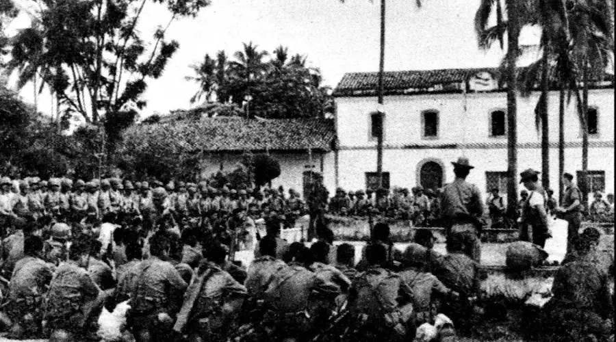 Vad Honduras inte är nöjd med Naturligtvis var fotboll bara det sista strået för båda sidor. Konflikten växte gradvis och var till stor del ekonomisk. El Salvadors starkare ekonomi irriterade helt enkelt eliten i Honduras. Dessutom var Honduras år 1969 skyldig El Salvador en enorm summa. Uppenbarligen tycktes kriget för politikerna det perfekta sättet att avskriva lån.