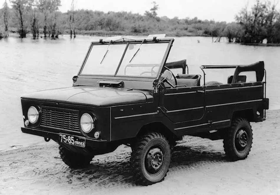 De eerste civiele modellen kunnen zonder enige moeite een landelijke jeep worden genoemd - ze moesten het bewegen op het water vergeten, de bestuurder en passagiers werden geplaatst als in een gewone auto en er werden zijwanden van zeildoek aan de canvas bovenkant toegevoegd. LuAZ-969V werd de eerste productieauto met voorasaandrijving.