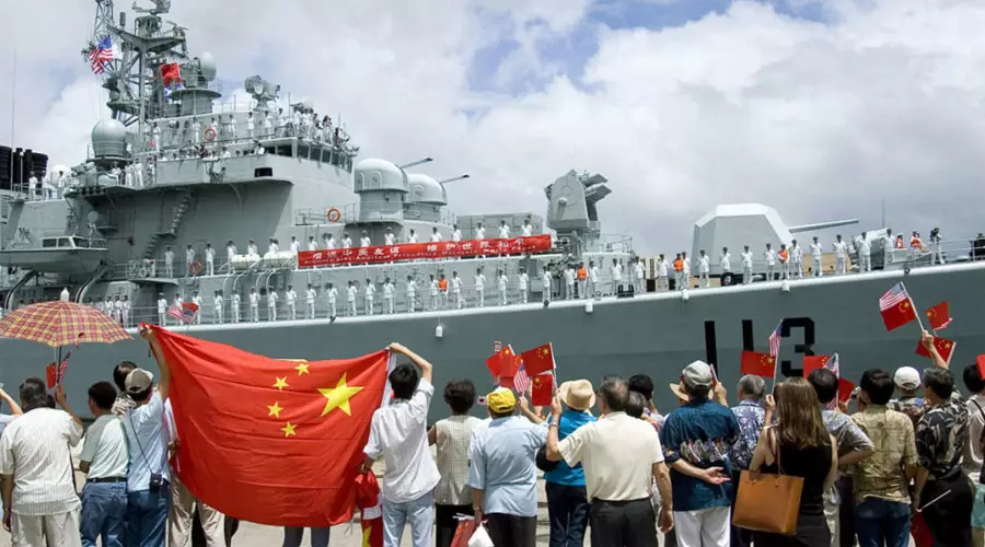 Navy China Sinawa "Liaoning" har yanzu shine kawai mai ɗaukar jirgin sama a cikin jirgin. Koyaya, yanzu ana ci gaba da aiki mai ƙarfi don ƙarfafa rundunar rundunar 'yanci ta Jama'a. Ana amfani da Jami'an tsaron gabar tekun China don tabbatar da ikon mallaka a cikin ruwan da ake takaddama a kai kuma yana karbar jiragen ruwa mafi girma a duniya kuma mafi dauke da makamai tsakanin irin wadannan kungiyoyin.