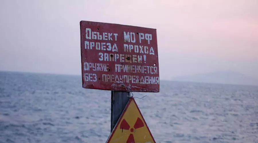 A sinister haven of Russia's nuclear submarines awaiting nuclear war 7415_8