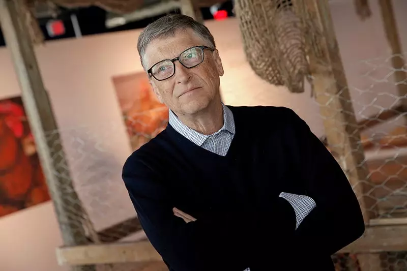 Bill Gates Damezrînerê Microsoft 7 -ê Cihê Yek ji kesên herî dewlemend li cîhanê gelek drav ji bo xêrxwaziyê xerc dike. Bill û Melinda Gates panzdeh sal berê bingehek xêrxwazî ​​vekir da ku newekheviya civakî di civakê de ji holê rake û heya niha zêdetirî 30 mîlyar dolar li wê razandine. Nîsana borî, Gates texmîn kir ku 776 mîlyon dolar ji bo birçîbûnê şer kir.