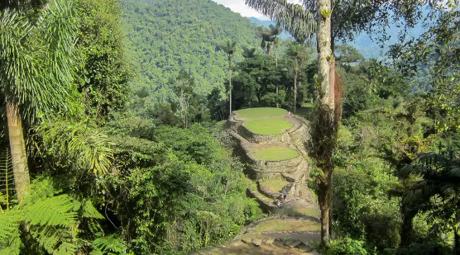 Ciudad Perdida Colombia Kolombiana mihitsy no miantso ny tanànan'ny Tejuna taloha. Ny anarana maoderina dia azo adika ho "The Lost City": ny sisa tavela amin'ny afovoan-tanànan'ny karana, natsangana tamin'ny 800 talohan'i JK, dia hitan'ny arkeology ihany tamin'ny 1972.