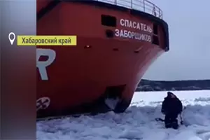 Icebreaker da masunta: Mutumin Rasha ba zai ba da wurinsa ga kowa ba