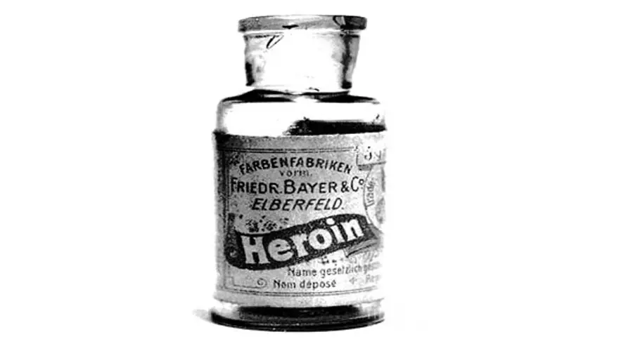 Heroin Pada awal abad terakhir, heroin dijual di apotek Amerika sebagai penekan batuk. Dan itu juga diberikan kepada anak-anak yang terlalu aktif - mereka mengatakan itu membantu, tetapi betapa bagusnya!