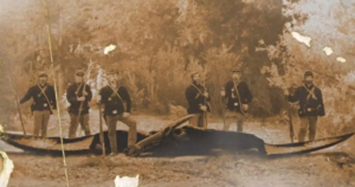 Bête sans nom Pendant la guerre civile américaine de 1864, un groupe de soldats a affirmé avoir été attaqué par cette étrange créature.