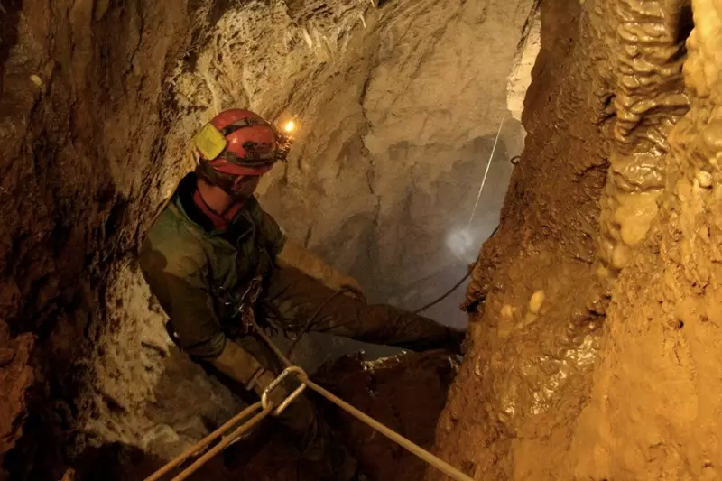 Tanda 1710 meter untuk gua itu bukan hadnya. Dalam perjalanan ekspedisi berikutnya, para cavers mengumumkan bahawa mereka memasuki kedalaman baru.